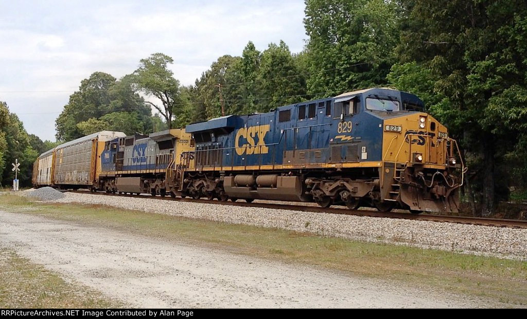 CSX 829 and 7900 lead autoracks SB